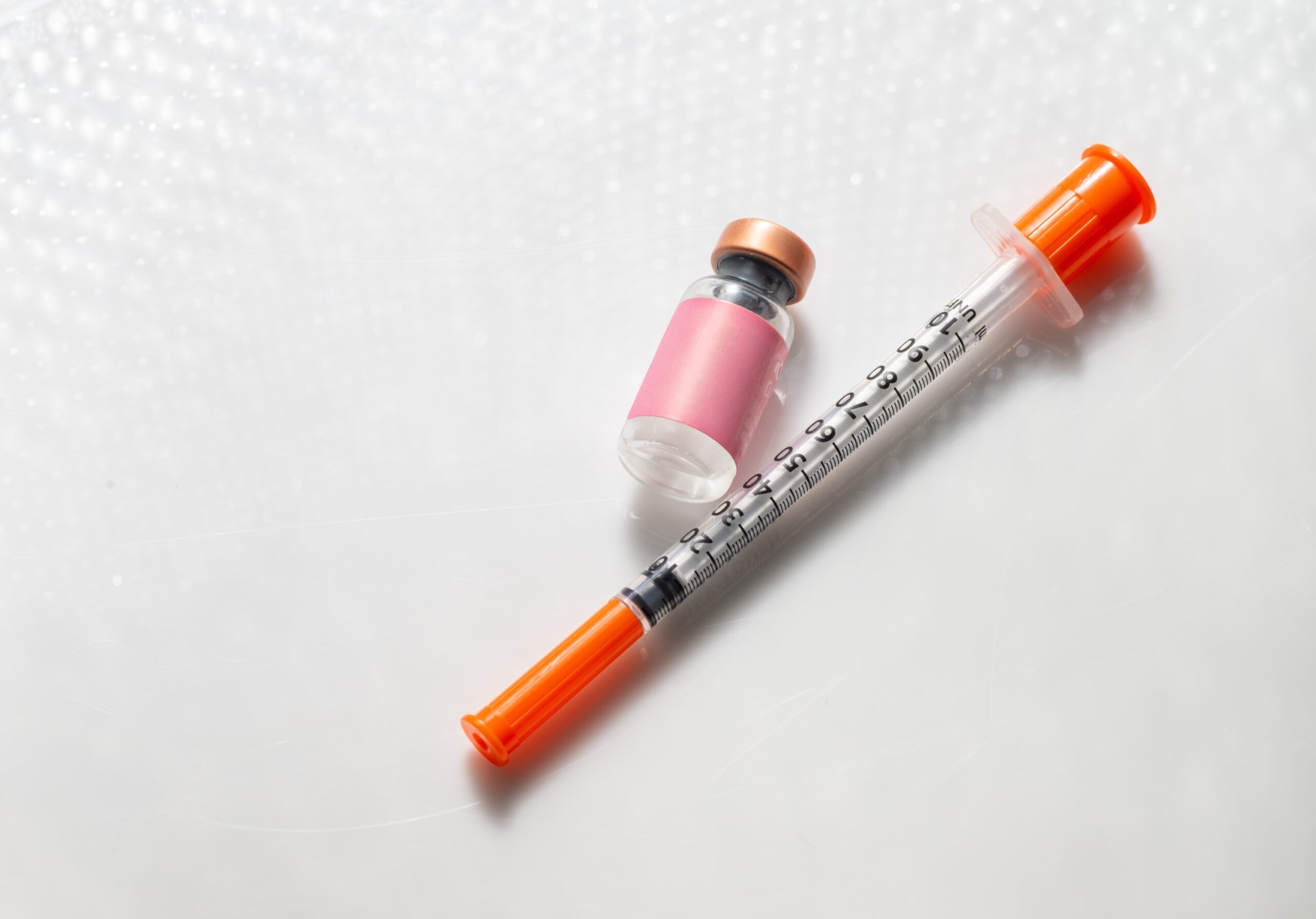 Noom vs. Ro: Differences in GLP-1 Medications, Cost, & Care